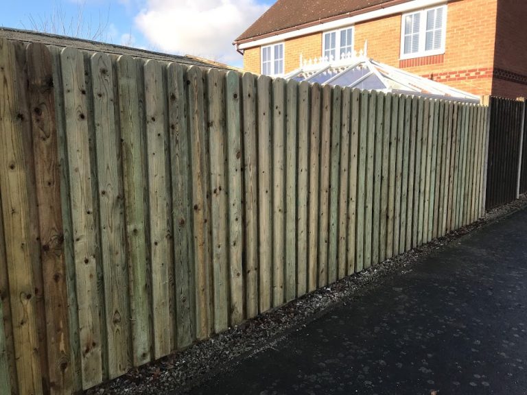 Round Top Overlap Fencing