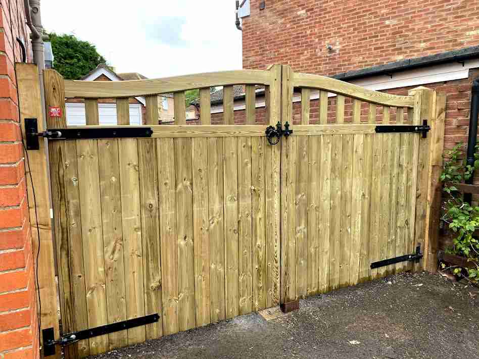 ID Fencing - Garden gates & Entrance Gates fitted in Gaydon.